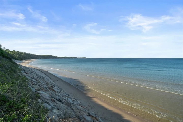 Quiet Coastal Home Walk To Private Beach - Massachusetts