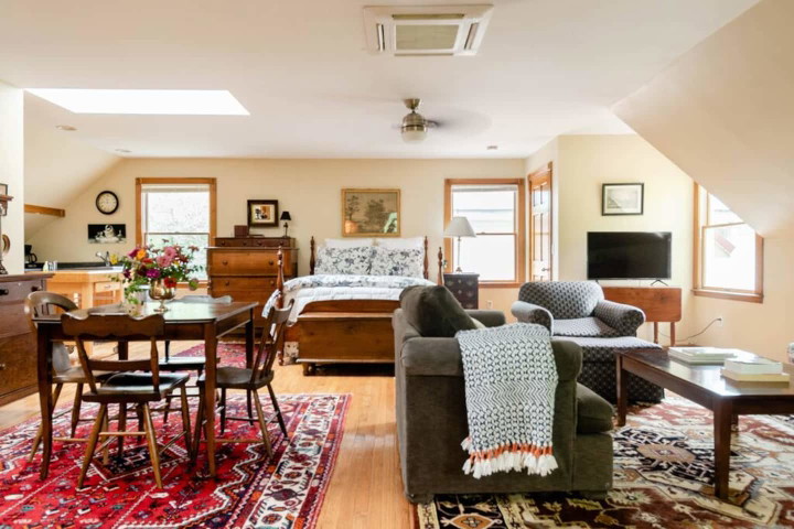 Carriage House Studio -Secluded "Treehouse" Escape - Maryland
