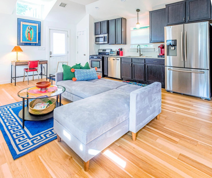 Bright & Cheery Casita Perfect For Visiting Family - Austin, TX