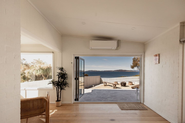 Beachfront Retreat: Fire Pit & Sunset Views - Bruny Island
