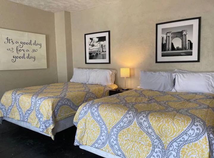 Sleeps 16! 10 Beds W/ 6 Bedrooms & Parking + Wifi! - Dayton