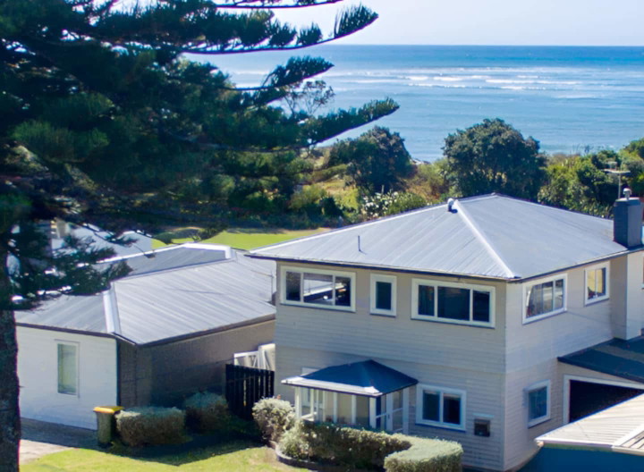 Taranaki Beach House - Great Sea Views - New Zealand