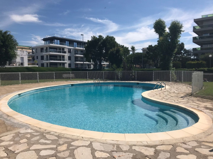 Studio Avec Piscine Dans Résidence Au Bord De Mer - Saint-Laurent-du-Var