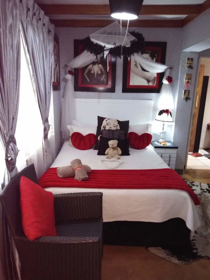 Double Bed And Bathroom In Established Guesthouse - Carletonville