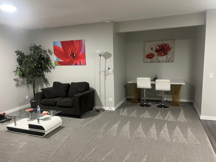 New Suite Near Airport & Calgary - Airdrie