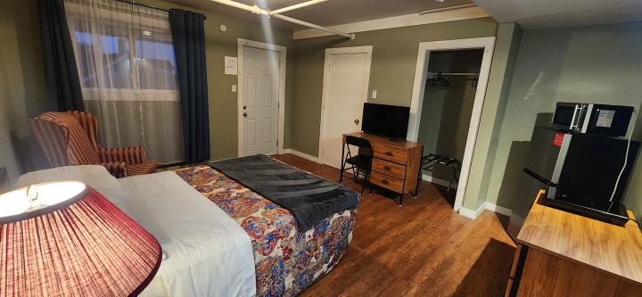 Spacious Downtown Yarmouth Motel - Yarmouth