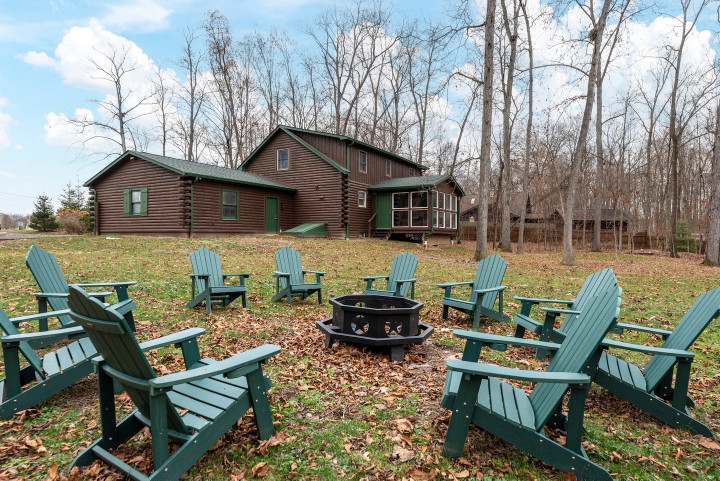 The Jaycox Log Lodge | Sleeps 22 | Pac-man | Bunks - Ohio