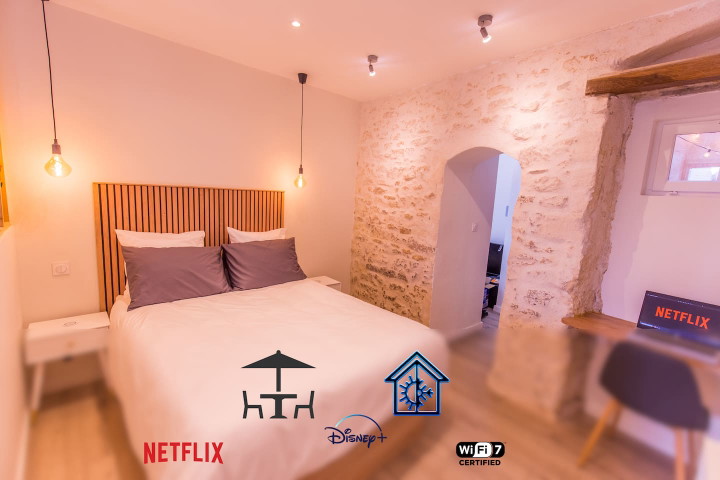 Cœur De Nîmes Avec Cour, Clim Wifi Netflix Disney+ - Gard