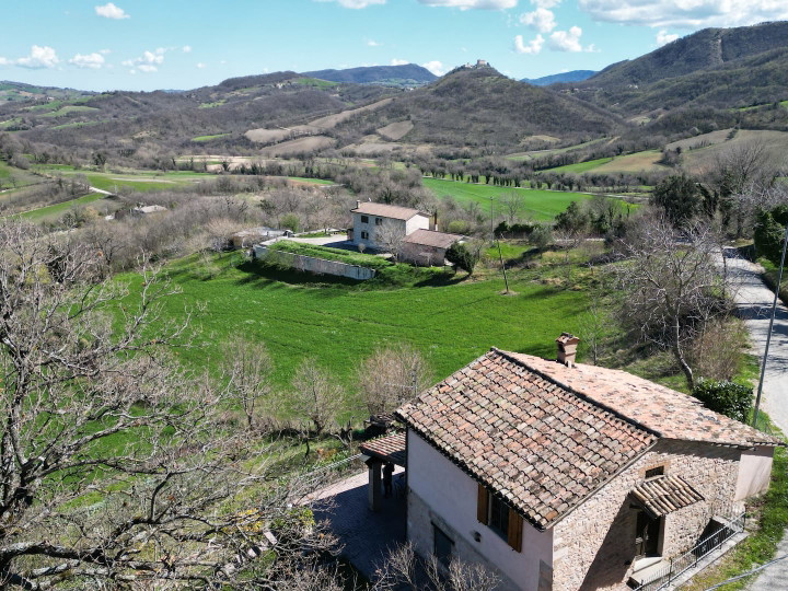 Spacious Country House, With Castle View & Garden - Italie
