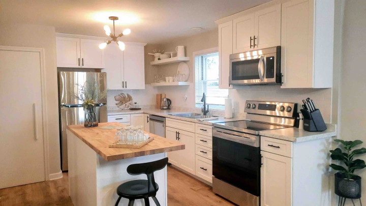 Mid Century Modern Midtown - Centrally Located - Sioux Falls, SD