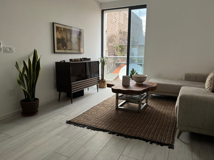 Lovely 1-bedroom Loft With A Rooftop Patio - Praia