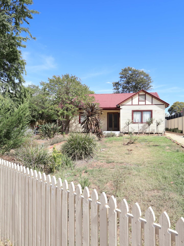 Charming Old House In Wodonga - Albury