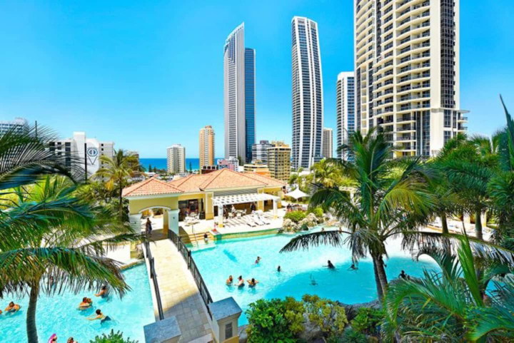 Central Surfers Paradise 2br | Ocean & Pool Views - Gold Coast
