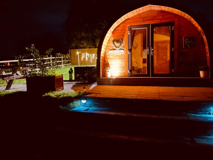 Jacob's Den - Cosy En-suite Pod With Own Hot Tub - Wales