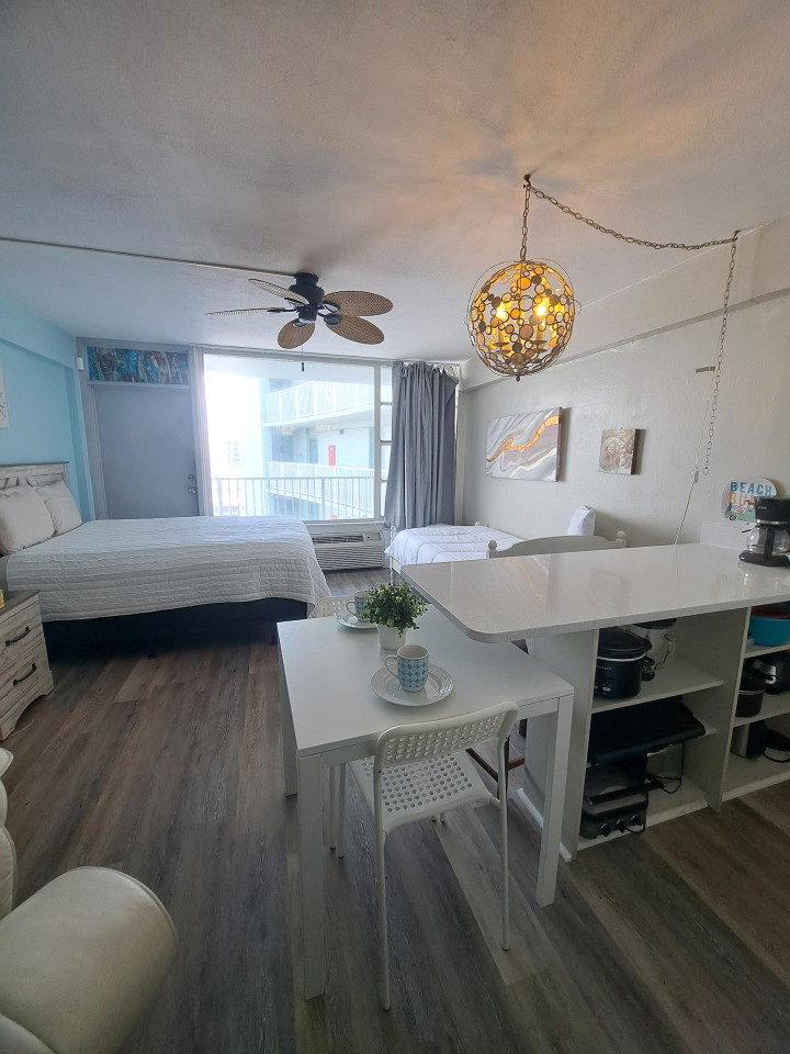 Cozy Beach Stay - Daytona Beach, FL