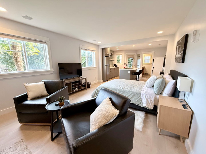 Cozy New Suite · Free Parking · Central Victoria - Victoria