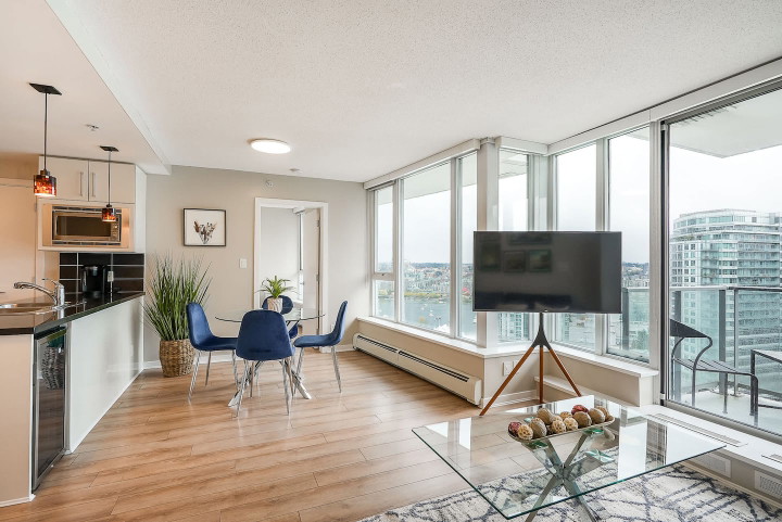 Downtown Condo With Gorgeous Water Views With Par - Vancouver