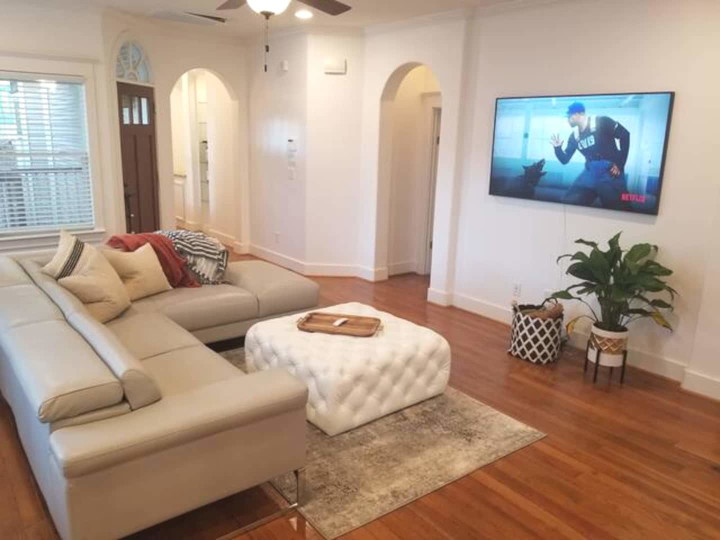 Lovely Heights Cottage  (Fenced Yard, Garage) - Houston, TX