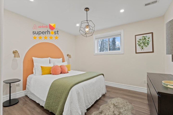 Serenity By The Woods- Elegance With Amenities - Detroit, MI