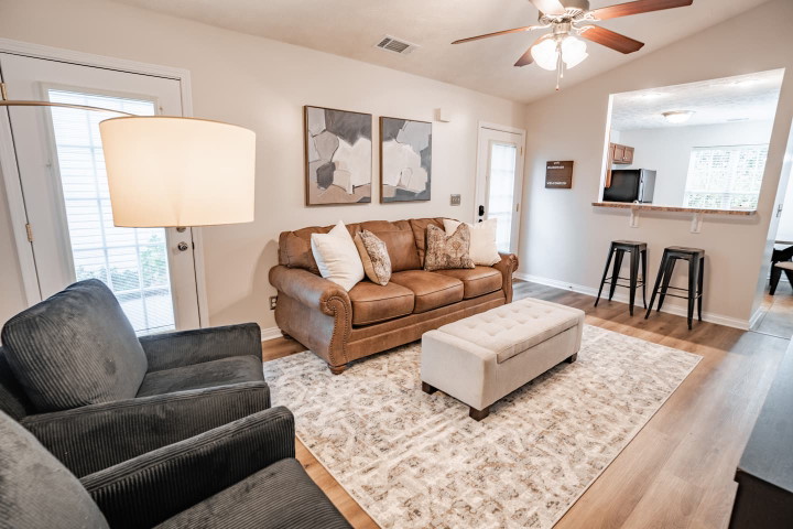 Bluegrass Cove - Private Hot Tub- Sleeps 6 - Owensboro, KY