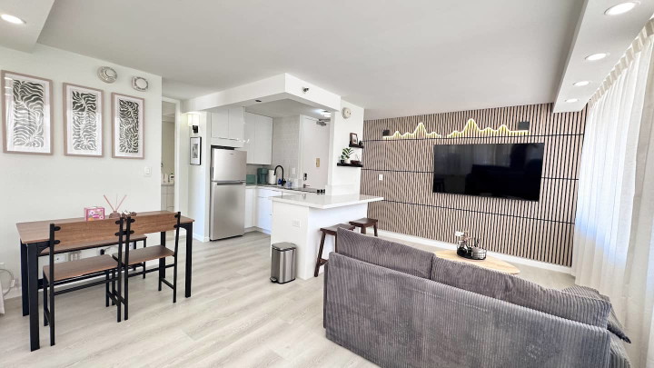 Waikiki Beach & Diamond Head View | 18f Luxe 1b - Honolulu