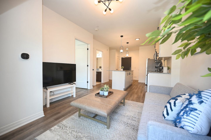 Chic City Escape - Modern 2 Bedroom Haven - Oakville