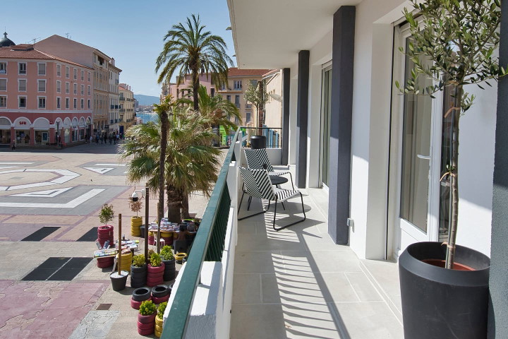 F2 Refait à Neuf Balcon Centre-ville Proche Plage - Saint-Raphaël
