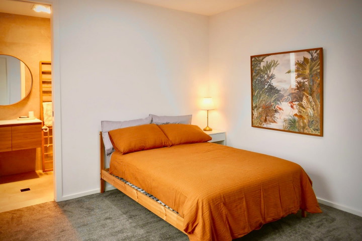 Upgraded-modern 1 Bedroom Unit W/ Ensuite - Canberra