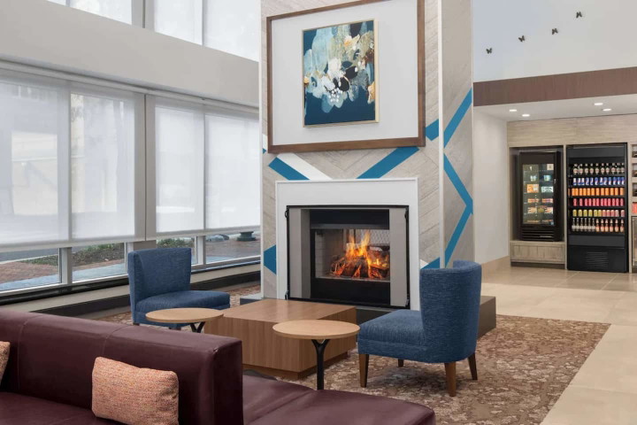 Walk To Bethesda Metro Station + Restaurant & Gym - Maryland