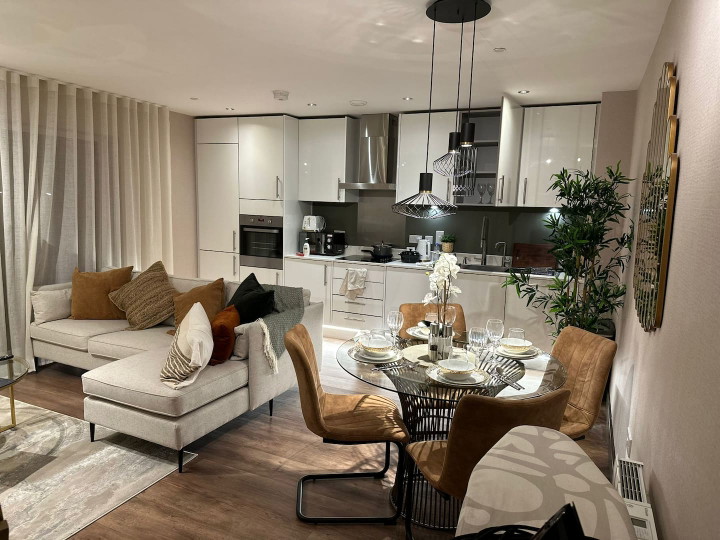 Luxury Home With King Size Bed And Parking Space - Maidstone