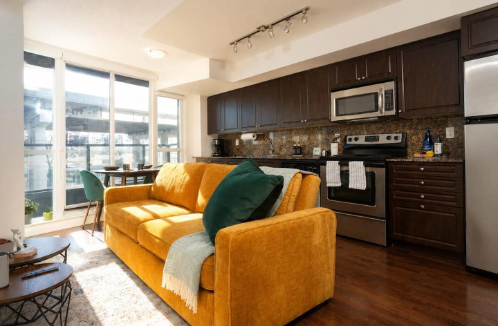 Entire 1br Condo Pool &Hot Tub. Walk To Everywhere - Toronto