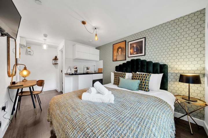 Urban Elegance: Luxury Living With Kitchenette - Liverpool Street Station London