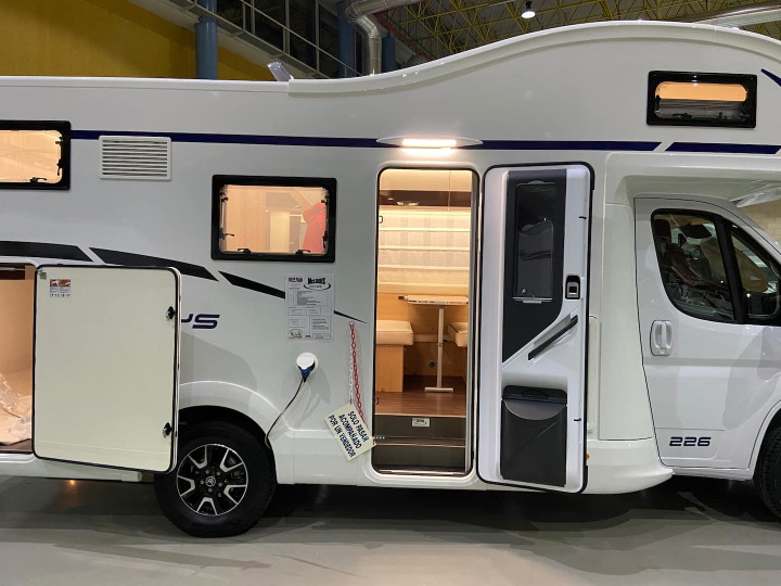 Autocaravana A Estrenar, Año 2022, 5 Plazas, Baño. - Vigo