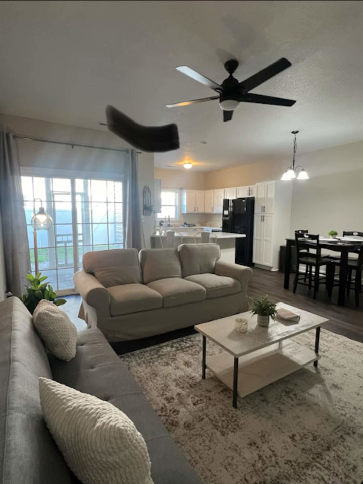 Comfy, Cozy & Spacious, 3 Bdrm 2.5 Bthrm Townhome - Jacksonville, NC