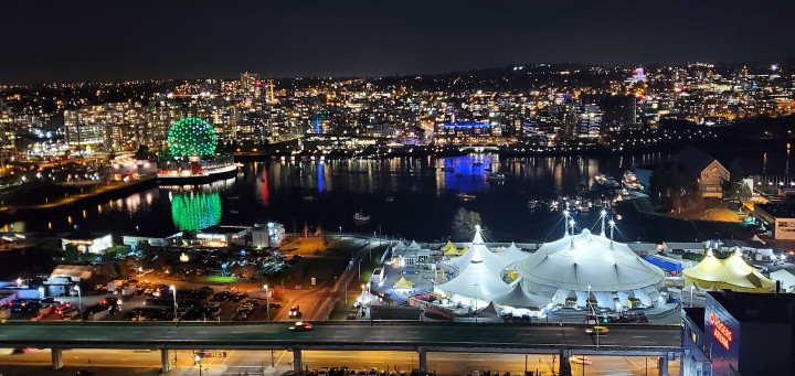 Outstanding Views! Free Parking.pool A/c Licensed - Vancouver