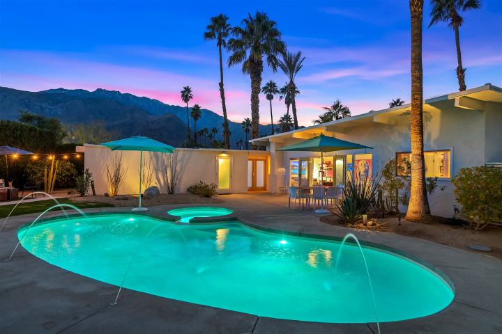 Camp1959 Two Bonus Casitas & Mountain Views - Palm Springs, CA