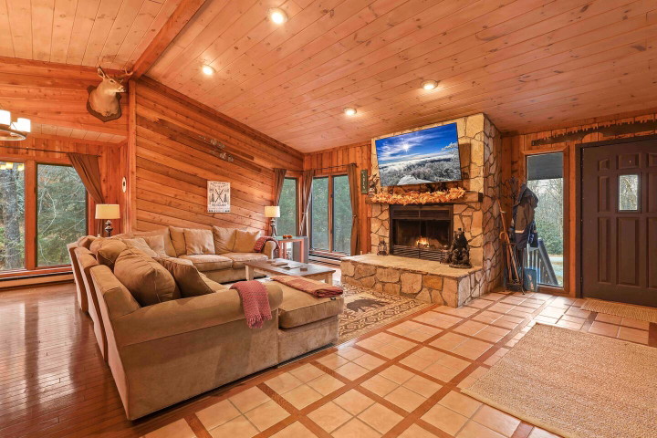 Cozy Cabin! .5mi From Slopes & 50ft Trail Hottub! - Banner Elk