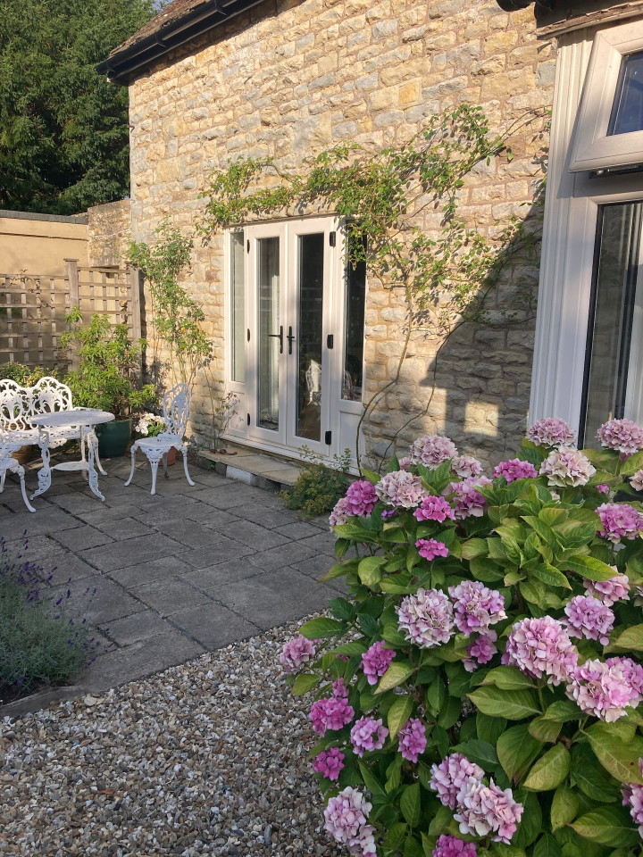 Old Stables With Secluded Courtyard - Sherborne