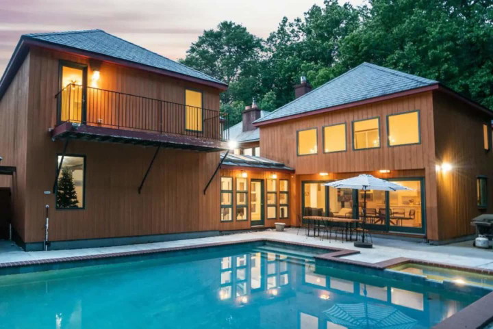 White Plains Jacuzzi, Heated Pool, Game Room, Gym - White Plains, NY