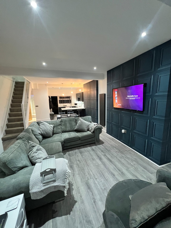 Ty Bryn - Modern 3 Bedroom House,off-road Parking - South Wales