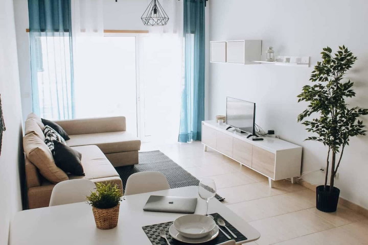 Behappy Beautiful Modern Apt, 5*, Superhost & Wifi - Portugália