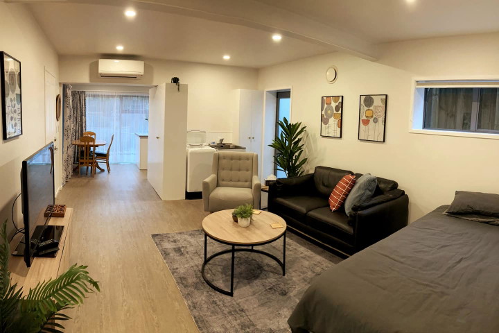 Modern, Quiet 2 Bed Apartment, 7 Min To Cbd/beach - Taranaki