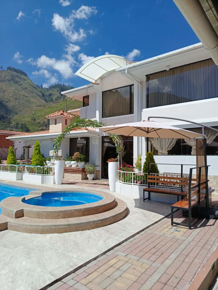 Luxurious Villa, 7 Bedroom, Heated Pool, Free Wifi - Imbabura