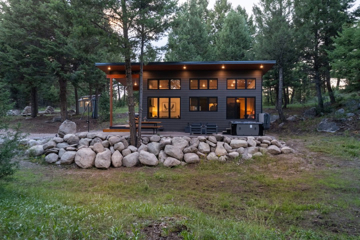 Granite Moose Hideaway Cabin - Montana