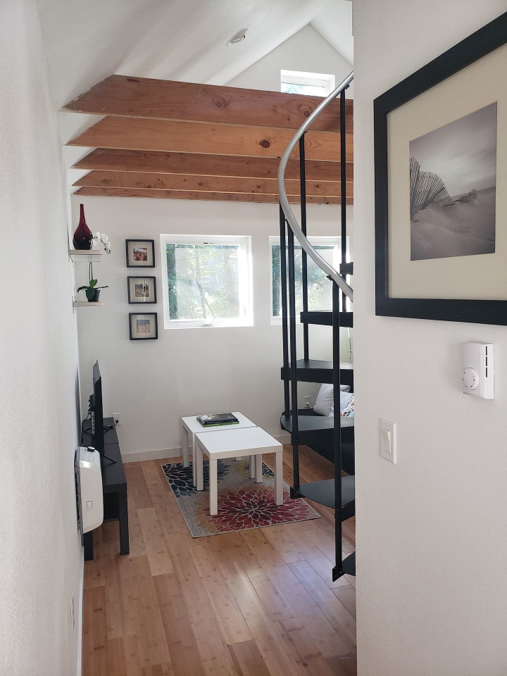 Natural Light. Studio Adu + Loft. Parking On-site - Portland, OR