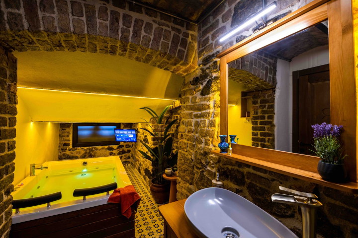 Rum-otto/2br With Hottub/art/galata/near Metro - İstanbul