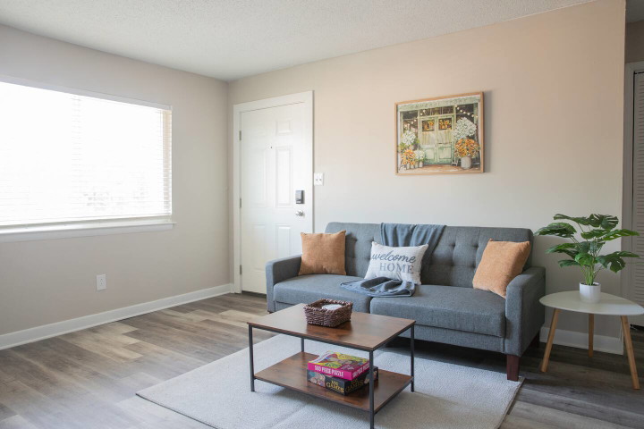 Bright & Modern 2 Br | Pool, Wifi, Parking - Birmingham, AL