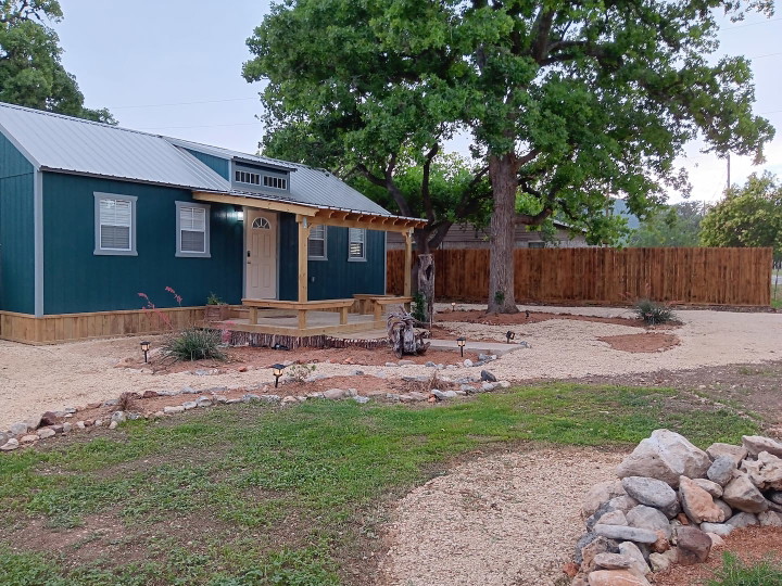 Suite Sheds "Couples Cabin" - Leakey, TX