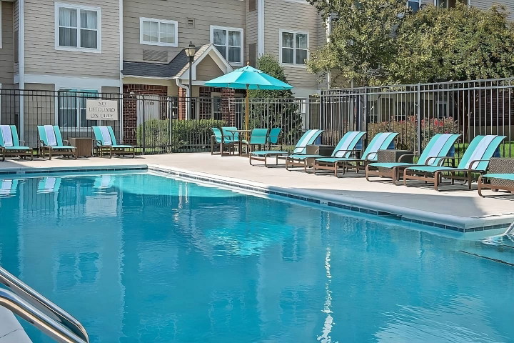 Great Deals! Two Large 2br Suites, Onsite Pool! - Raleigh, NC