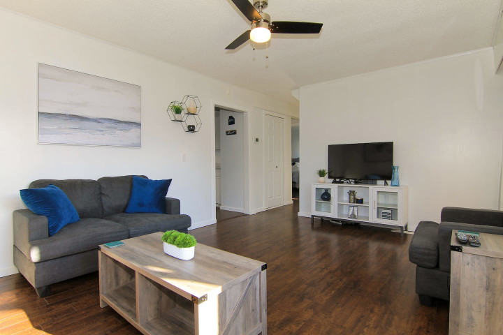 Bright, Cheerful 2 Bedroom Home With Full Kitchen - Kitimat